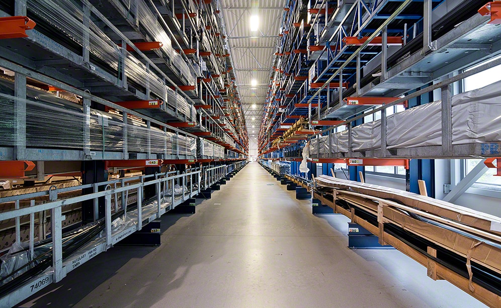 El gran depósito de perfiles de aluminio de Aluprof - Mecalux.com.uy